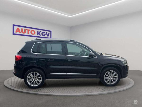 Black Volkswagen Tiguan 2013 in Kaunas, with an engine capacity of 2.00 L and mileage of 173 thousand km for 7299 €, photo 6 on AUTOMOTO.COM.LV