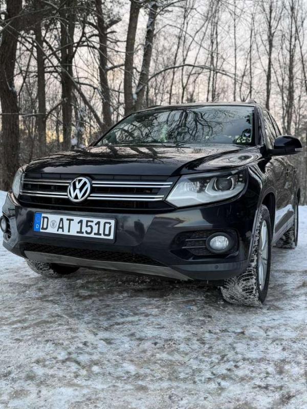 Black Volkswagen Tiguan 2013 in Utena, with an engine capacity of 1.97 L and mileage of 270 thousand km for 10950 €, photo 1 on AUTOMOTO.COM.LV