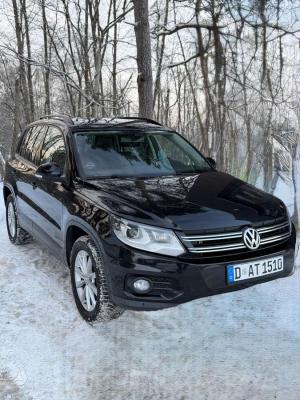 Black Volkswagen Tiguan 2013 in Utena, with an engine capacity of 1.97 L and mileage of 270 thousand km for 10950 €, photo 3 on AUTOMOTO.COM.LV