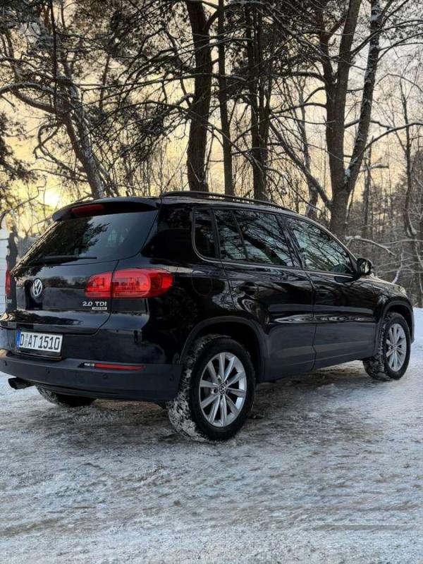 Black Volkswagen Tiguan 2013 in Utena, with an engine capacity of 1.97 L and mileage of 270 thousand km for 10950 €, photo 5 on AUTOMOTO.COM.LV