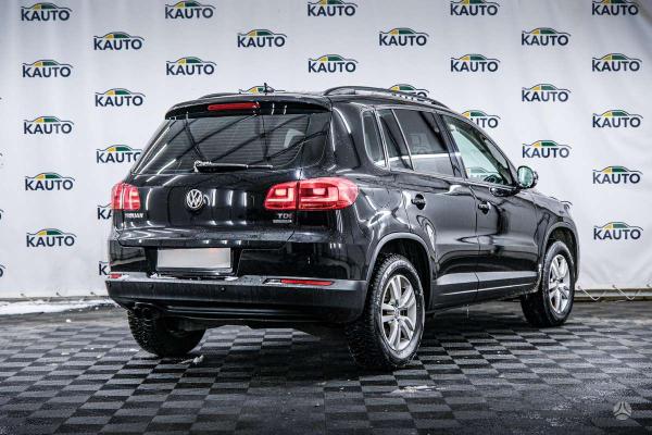 Melns Volkswagen Tiguan 2013 Kauņa, ar dzinēja tilpumu 2.00 L un nobraukumu 0 tūkst. km par 9390 €, foto 3 vietnē AUTOMOTO.COM.LV