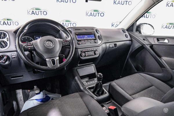 Melns Volkswagen Tiguan 2013 Kauņa, ar dzinēja tilpumu 2.00 L un nobraukumu 0 tūkst. km par 9390 €, foto 7 vietnē AUTOMOTO.COM.LV