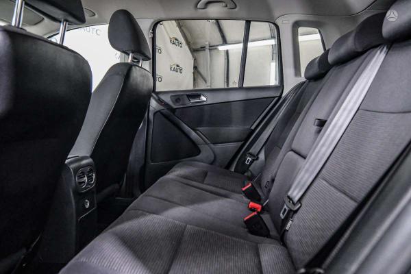 Melns Volkswagen Tiguan 2013 Kauņa, ar dzinēja tilpumu 2.00 L un nobraukumu 0 tūkst. km par 9390 €, foto 9 vietnē AUTOMOTO.COM.LV