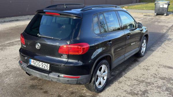 Black Volkswagen Tiguan 2013 in Jonava, with an engine capacity of 1.97 L and mileage of 250 thousand km for 6500 €, photo 5 on AUTOMOTO.COM.LV