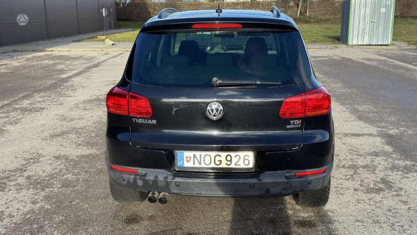 Black Volkswagen Tiguan 2013 in Jonava, with an engine capacity of 1.97 L and mileage of 250 thousand km for 6500 €, photo 6 on AUTOMOTO.COM.LV