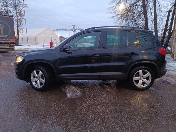 Black Volkswagen Tiguan 2013 in Kaunas, with an engine capacity of 2.00 L and mileage of 260 thousand km for 7300 €, photo 5 on AUTOMOTO.COM.LV