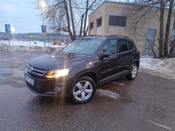 Black Volkswagen Tiguan 2013 in Kaunas, with an engine capacity of 2.00 L and mileage of 260 thousand km for 7300 €, photo 6 on AUTOMOTO.COM.LV