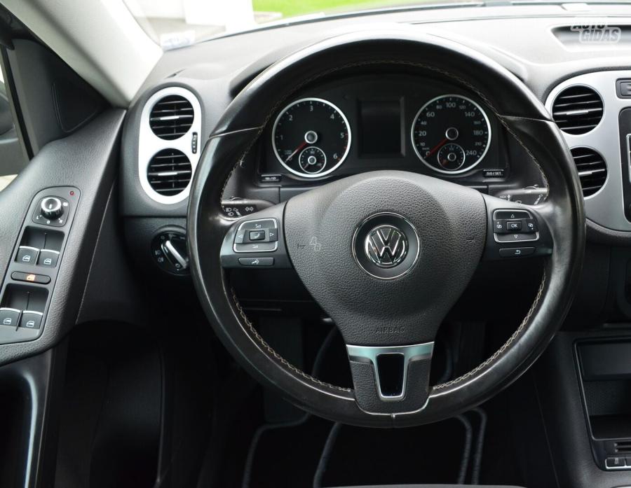 Melns Volkswagen Tiguan 2013 Kauņa, ar dzinēja tilpumu 2.00 L un nobraukumu 249 tūkst. km par 7650 €, foto 5 vietnē AUTOMOTO.COM.LV