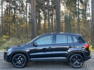 Melns Volkswagen Tiguan 2013 Valmiera, ar dzinēja tilpumu 2.00 L un nobraukumu 0 tūkst. km par 10800 €, foto 4 vietnē AUTOMOTO.COM.LV