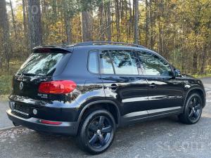 Melns Volkswagen Tiguan 2013 Valmiera, ar dzinēja tilpumu 2.00 L un nobraukumu 0 tūkst. km par 10800 €, foto 5 vietnē AUTOMOTO.COM.LV