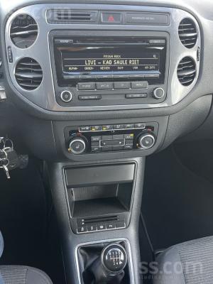 Melns Volkswagen Tiguan 2013 Valmiera, ar dzinēja tilpumu 2.00 L un nobraukumu 0 tūkst. km par 10800 €, foto 9 vietnē AUTOMOTO.COM.LV
