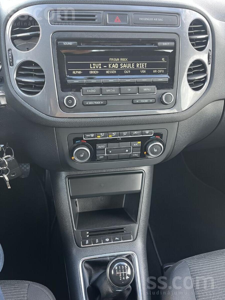 Melns Volkswagen Tiguan 2013 Valmiera, ar dzinēja tilpumu 2.00 L un nobraukumu 0 tūkst. km par 10800 €, foto 9 vietnē AUTOMOTO.COM.LV