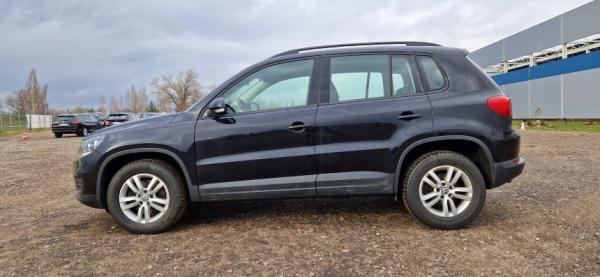 Black Volkswagen Tiguan 2013 in Riga, with an engine capacity of 2.00 L and mileage of 226 thousand km for 11500 €, photo 2 on AUTOMOTO.COM.LV