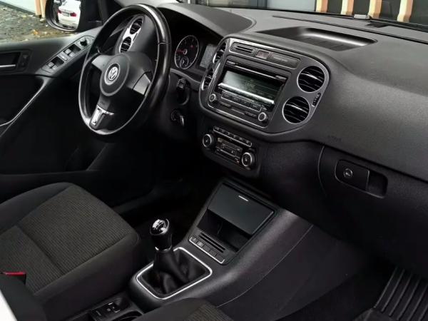 Black Volkswagen Tiguan 2013 in Riga, with an engine capacity of 2.00 L and mileage of 287 thousand km for 8600 €, photo 7 on AUTOMOTO.COM.LV