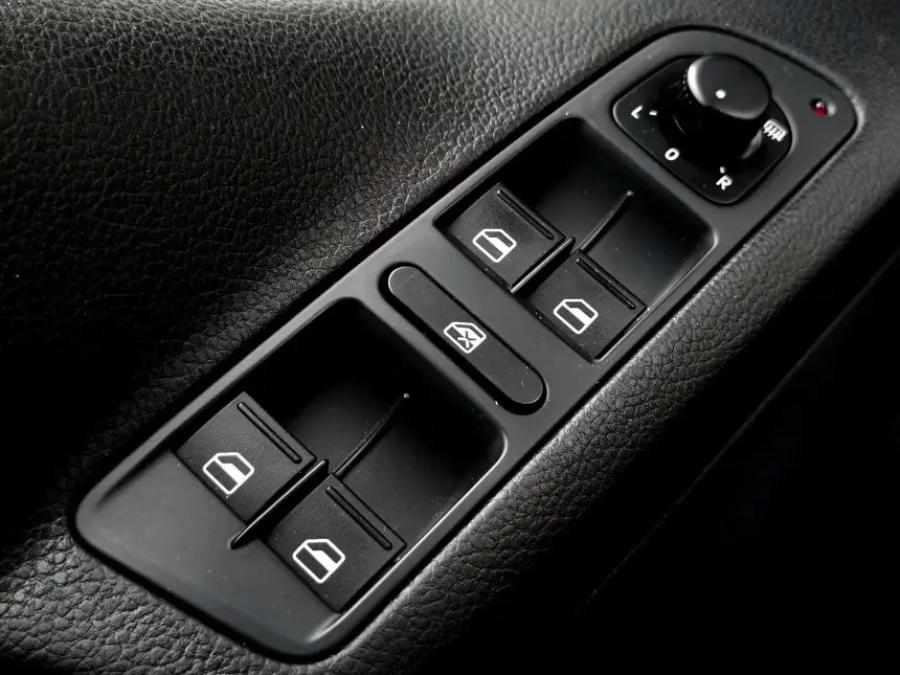 Melns Volkswagen Tiguan 2013 Rīga, ar dzinēja tilpumu 2.00 L un nobraukumu 287 tūkst. km par 8600 €, foto 12 vietnē AUTOMOTO.COM.LV