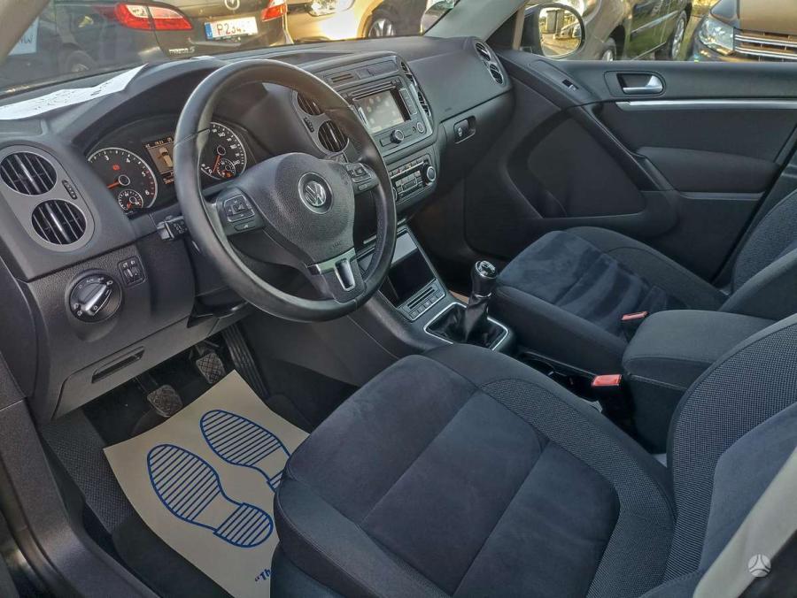 Black Volkswagen Tiguan 2013 in Vilnius, with an engine capacity of 1.97 L and mileage of 206 thousand km for 9300 €, photo 9 on AUTOMOTO.COM.LV