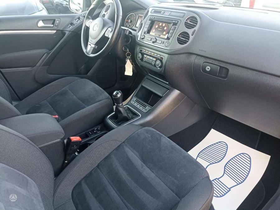 Black Volkswagen Tiguan 2013 in Vilnius, with an engine capacity of 1.97 L and mileage of 206 thousand km for 9300 €, photo 11 on AUTOMOTO.COM.LV