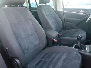 Black Volkswagen Tiguan 2013 in Vilnius, with an engine capacity of 1.97 L and mileage of 206 thousand km for 9300 €, photo 12 on AUTOMOTO.COM.LV