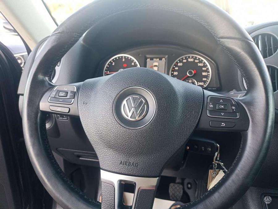 Black Volkswagen Tiguan 2013 in Vilnius, with an engine capacity of 1.97 L and mileage of 206 thousand km for 9300 €, photo 15 on AUTOMOTO.COM.LV
