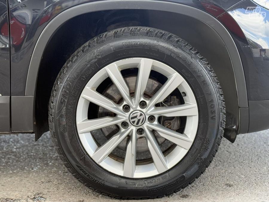 Black Volkswagen Tiguan 2013 in Kaunas, with an engine capacity of 2.00 L and mileage of 267 thousand km for 8000 €, photo 6 on AUTOMOTO.COM.LV