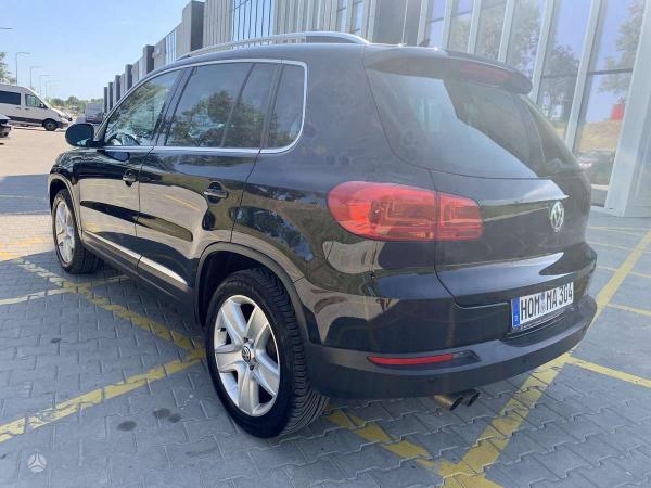 Black Volkswagen Tiguan 2013 in Vilnius, with an engine capacity of 1.97 L and mileage of 268 thousand km for 8300 €, photo 3 on AUTOMOTO.COM.LV