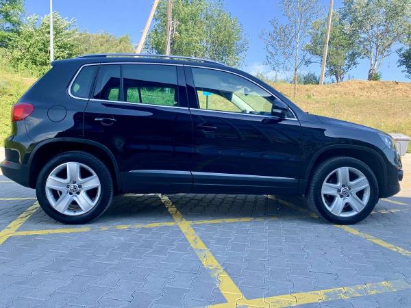 Black Volkswagen Tiguan 2013 in Vilnius, with an engine capacity of 1.97 L and mileage of 268 thousand km for 8300 €, photo 6 on AUTOMOTO.COM.LV