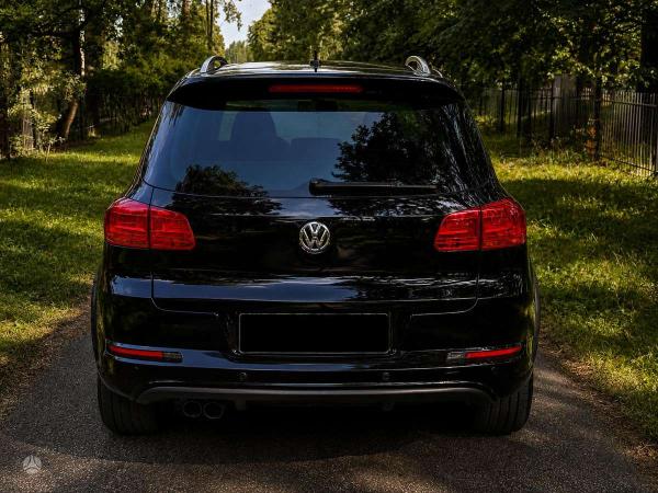 Black Volkswagen Tiguan 2013 in Vilnius, with an engine capacity of 1.97 L and mileage of 271 thousand km for 8700 €, photo 10 on AUTOMOTO.COM.LV