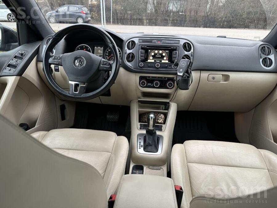 Black Volkswagen Tiguan 2013 in Riga, with an engine capacity of 2.00 L and mileage of 245 thousand km for 10200 €, photo 4 on AUTOMOTO.COM.LV