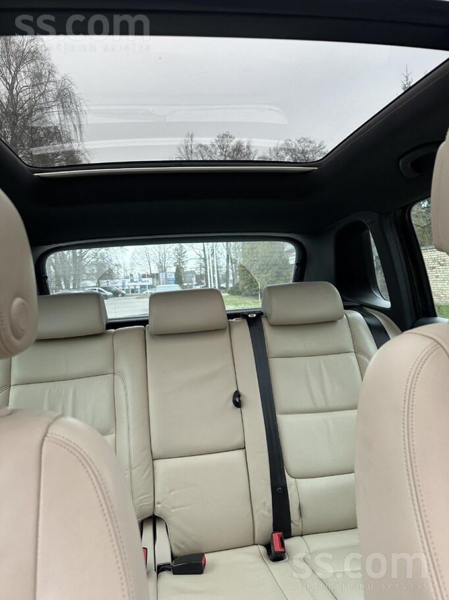 Black Volkswagen Tiguan 2013 in Riga, with an engine capacity of 2.00 L and mileage of 245 thousand km for 10200 €, photo 5 on AUTOMOTO.COM.LV