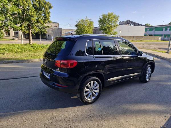 Black Volkswagen Tiguan 2013 in Telschi, with an engine capacity of 1.97 L and mileage of 289 thousand km for 6950 €, photo 5 on AUTOMOTO.COM.LV