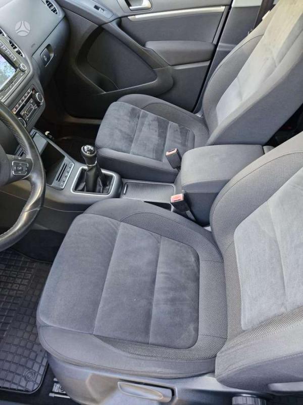Black Volkswagen Tiguan 2013 in Telschi, with an engine capacity of 1.97 L and mileage of 289 thousand km for 6950 €, photo 8 on AUTOMOTO.COM.LV