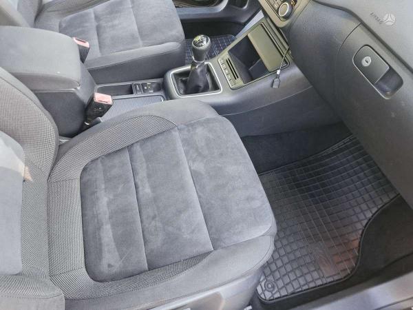 Black Volkswagen Tiguan 2013 in Telschi, with an engine capacity of 1.97 L and mileage of 289 thousand km for 6950 €, photo 9 on AUTOMOTO.COM.LV