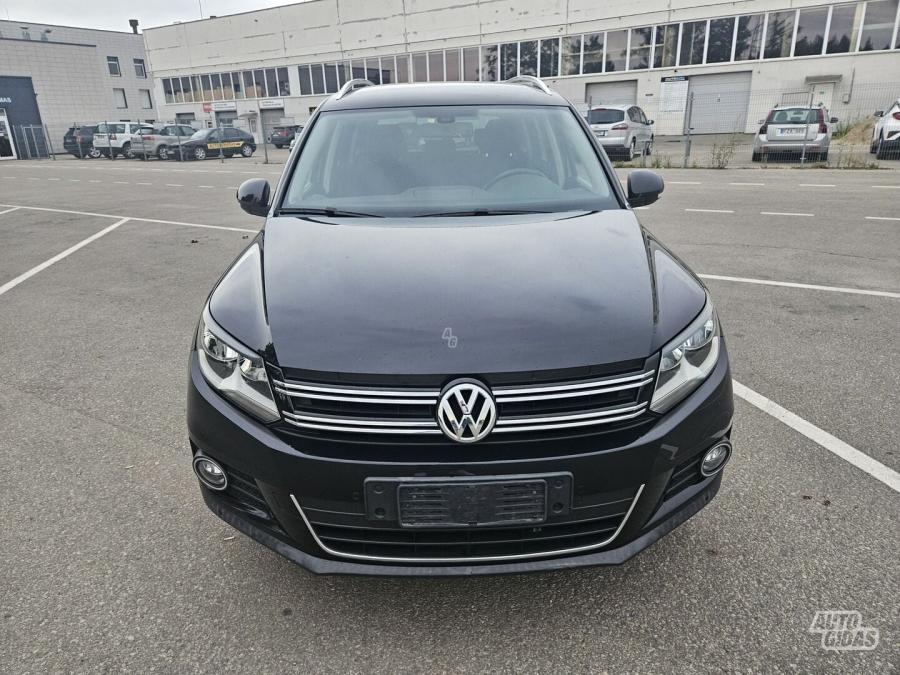 Black Volkswagen Tiguan 2013 in Panevezys, with an engine capacity of 2.00 L and mileage of 283 thousand km for 6800 €, photo 3 on AUTOMOTO.COM.LV