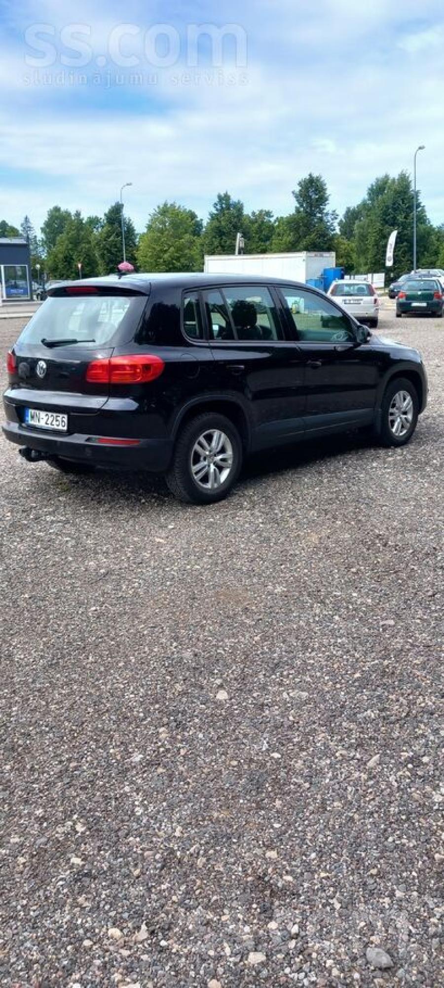 Black Volkswagen Tiguan 2013 in Cesis, with an engine capacity of 2.00 L and mileage of 246 thousand km for 7850 €, photo 4 on AUTOMOTO.COM.LV