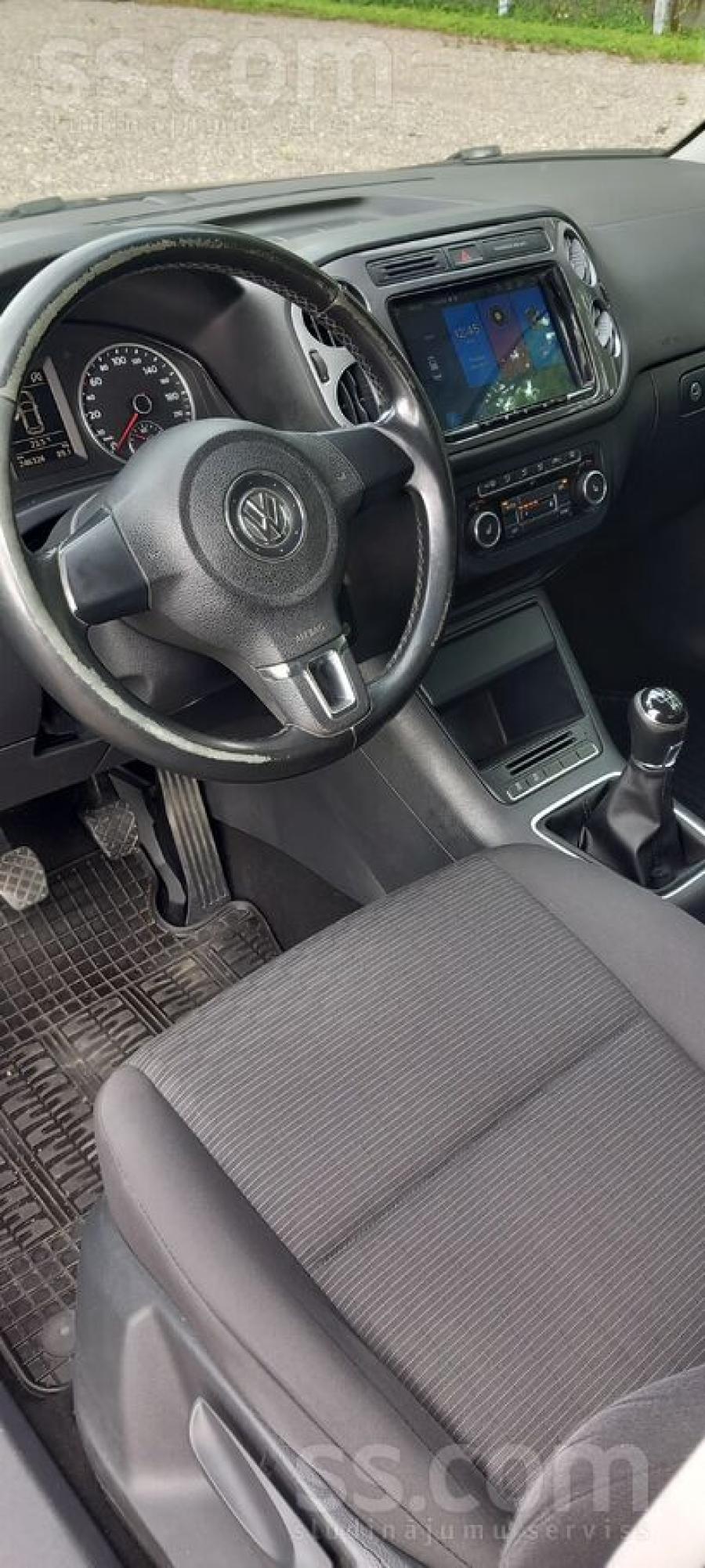 Black Volkswagen Tiguan 2013 in Cesis, with an engine capacity of 2.00 L and mileage of 246 thousand km for 7850 €, photo 6 on AUTOMOTO.COM.LV