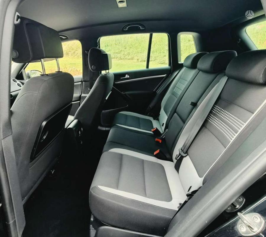 Black Volkswagen Tiguan 2013 in Vilnius, with an engine capacity of 1.97 L and mileage of 199 thousand km for 8950 €, photo 23 on AUTOMOTO.COM.LV