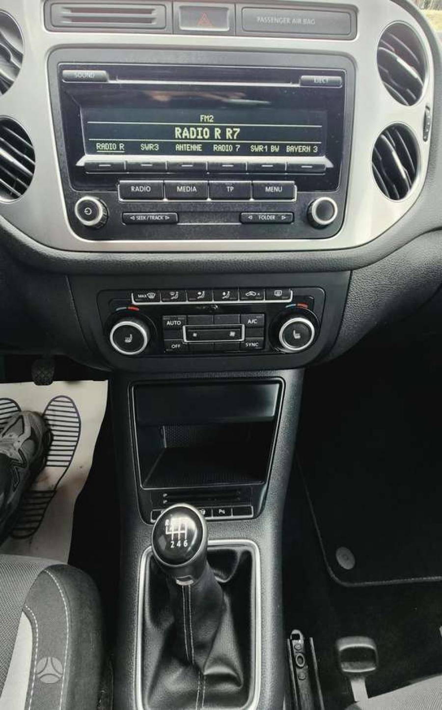 Black Volkswagen Tiguan 2013 in Vilnius, with an engine capacity of 1.97 L and mileage of 199 thousand km for 8950 €, photo 28 on AUTOMOTO.COM.LV