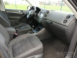 Melns Volkswagen Tiguan 2013 Saldus, ar dzinēja tilpumu 2.00 L un nobraukumu 208 tūkst. km par 8990 €, foto 10 vietnē AUTOMOTO.COM.LV