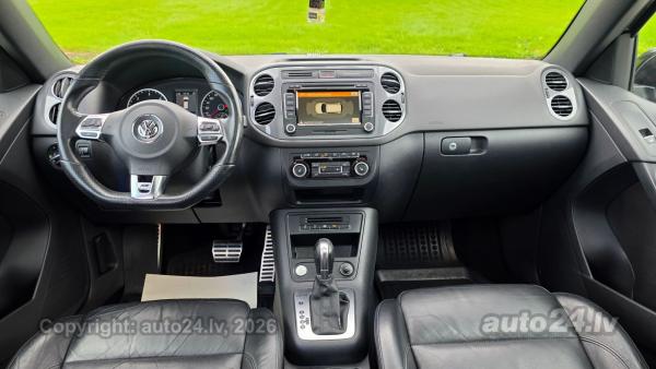 Volkswagen Tiguan 2013 in Valga on AUTOMOTO.COM.LV Black Volkswagen Tiguan 2013 in Valga, with an engine capacity of 2.00 L and mileage of 211 thousand km for 9990 €, photo 8 on AUTOMOTO.COM.LV