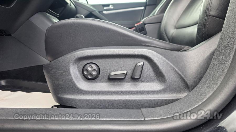Melns Volkswagen Tiguan 2013 Valga, ar dzinēja tilpumu 2.00 L un nobraukumu 211 tūkst. km par 9990 €, foto 18 vietnē AUTOMOTO.COM.LV