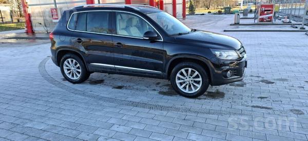 Black Volkswagen Tiguan 2014 in Jekabpils, with an engine capacity of 2.00 L and mileage of 238 thousand km for 12860 €, photo 1 on AUTOMOTO.COM.LV