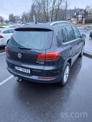 Melns Volkswagen Tiguan 2014 Jēkabpils, ar dzinēja tilpumu 2.00 L un nobraukumu 239 tūkst. km par 12160 €, foto 18 vietnē AUTOMOTO.COM.LV