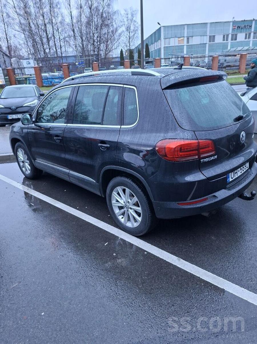Melns Volkswagen Tiguan 2014 Jēkabpils, ar dzinēja tilpumu 2.00 L un nobraukumu 239 tūkst. km par 12160 €, foto 19 vietnē AUTOMOTO.COM.LV