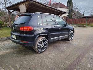 Melns Volkswagen Tiguan 2014 Viļņa, ar dzinēja tilpumu 1.97 L un nobraukumu 275 tūkst. km par 11500 €, foto 4 vietnē AUTOMOTO.COM.LV