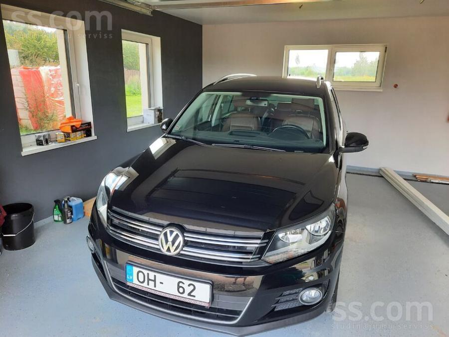 Black Volkswagen Tiguan 2014 in Riga, with an engine capacity of 2.00 L and mileage of 240 thousand km for 12000 €, photo 1 on AUTOMOTO.COM.LV