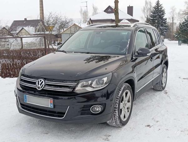 Black Volkswagen Tiguan 2014 in Marijampole, with an engine capacity of 1.97 L and mileage of 293 thousand km for 9850 €, photo 3 on AUTOMOTO.COM.LV