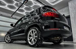 Black Volkswagen Tiguan 2014 in Kaunas, with an engine capacity of 2.00 L and mileage of 339 thousand km for 8650 €, photo  on AUTOMOTO.COM.LV