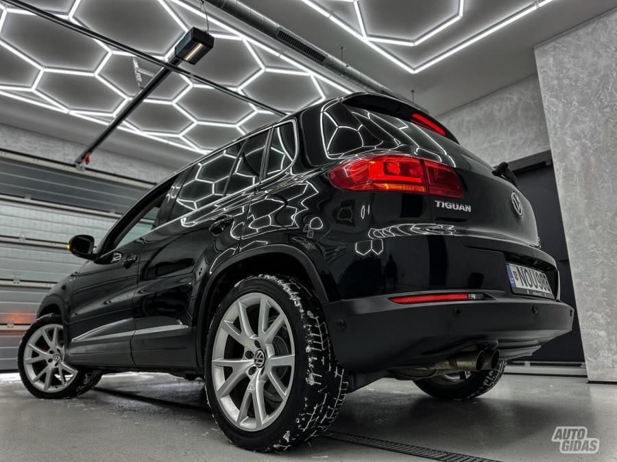 Melns Volkswagen Tiguan 2014 Kauņa, ar dzinēja tilpumu 2.00 L un nobraukumu 339 tūkst. km par 8650 €, foto 5 vietnē AUTOMOTO.COM.LV