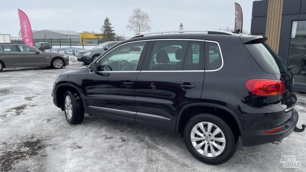 Melns Volkswagen Tiguan 2014 Marijampole, ar dzinēja tilpumu 2.00 L un nobraukumu 320 tūkst. km par 9990 €, foto 5 vietnē AUTOMOTO.COM.LV