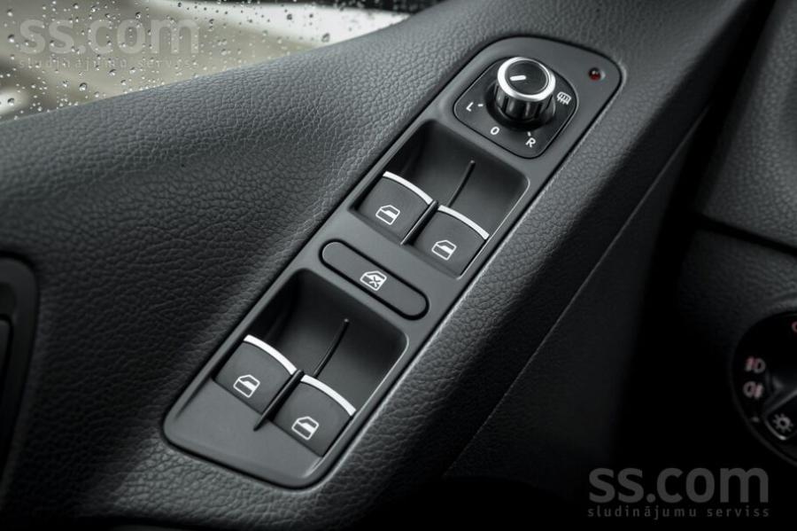 Black Volkswagen Tiguan 2014 in Riga, with an engine capacity of 2.00 L and mileage of 185 thousand km for 11750 €, photo 29 on AUTOMOTO.COM.LV